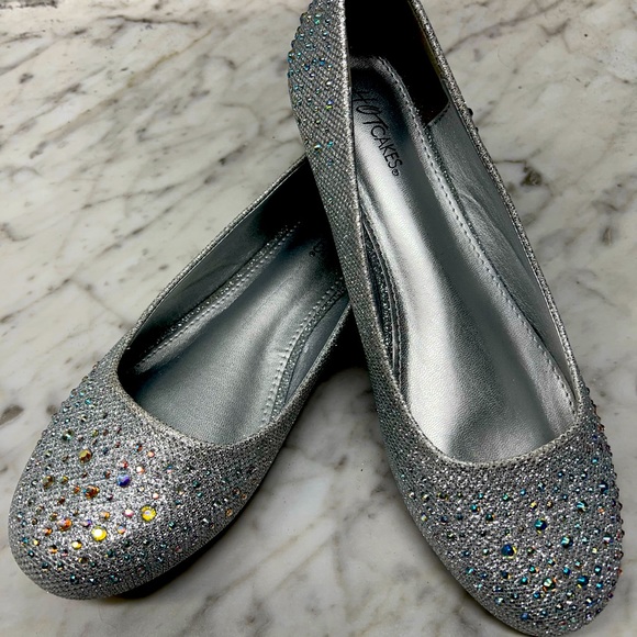 Hot Cakes | Shoes | Hot Cakes Flat Shoes With Rhinestones | Poshmark